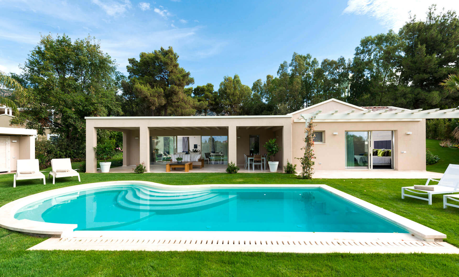 Villas: elegance and impeccable service in the villas of Forte Village.