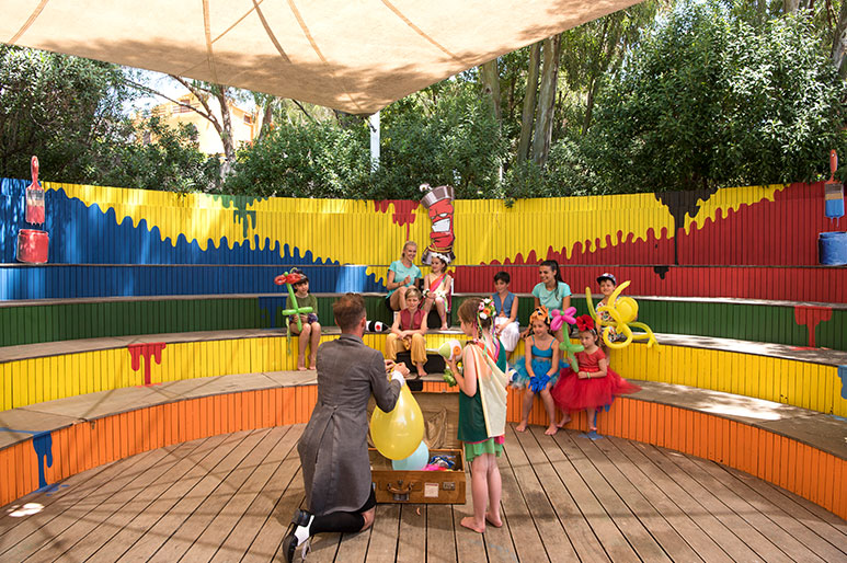 Theatre lessons for children: the right place for growing up well